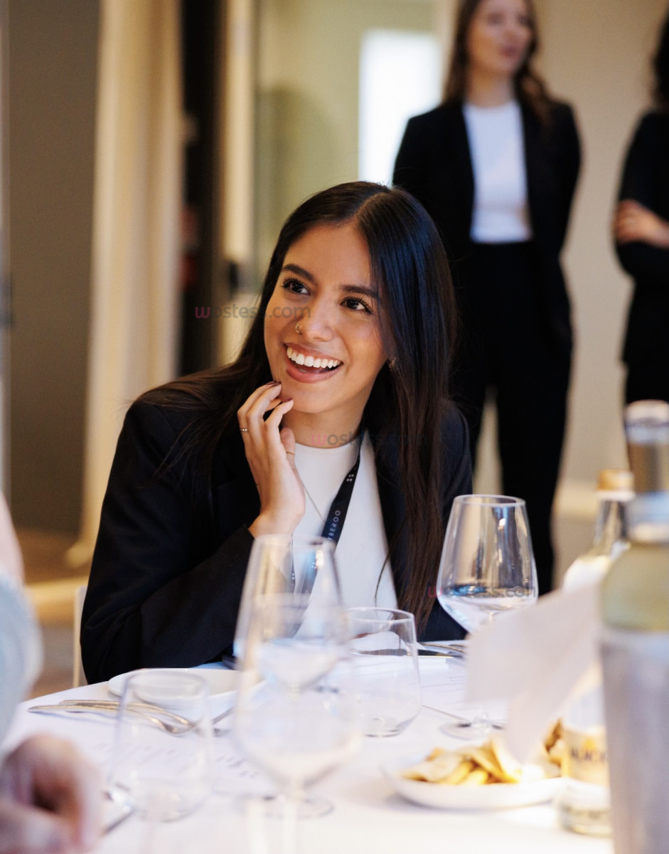 Hostess, Modella e Wing Woman Adriana a Piacenza | Wostess